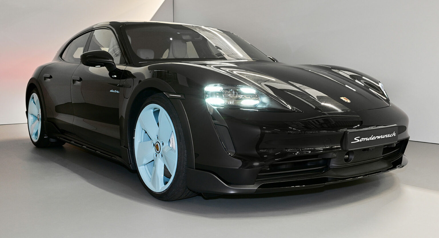 K-Pop Superstar Creates A Very Special Porsche Taycan 4S Cross Turismo ...