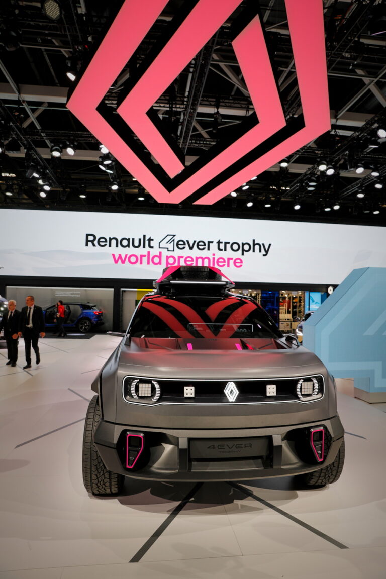 Renault 4Ever Trophy Concept Previews Retro-Flavored Electric B-SUV ...