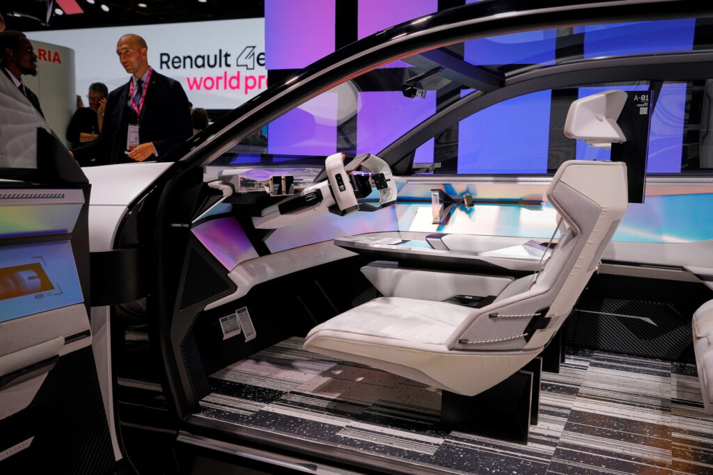 Renault Scenic Returns As A Bold Conceptual EV With A Hydrogen Range ...