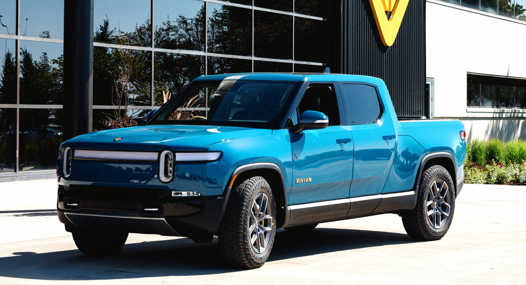 Rivian Says It’s On Track To Produce 25,000 EVs This Year After Ramping ...