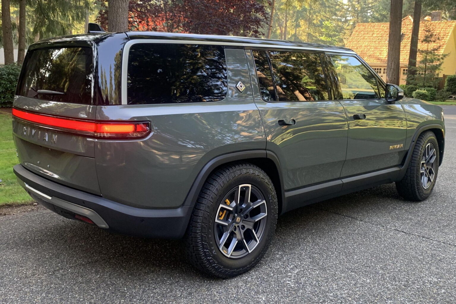 Skip The Line And Buy This 260-Mile Rivian R1S Available Right Now ...