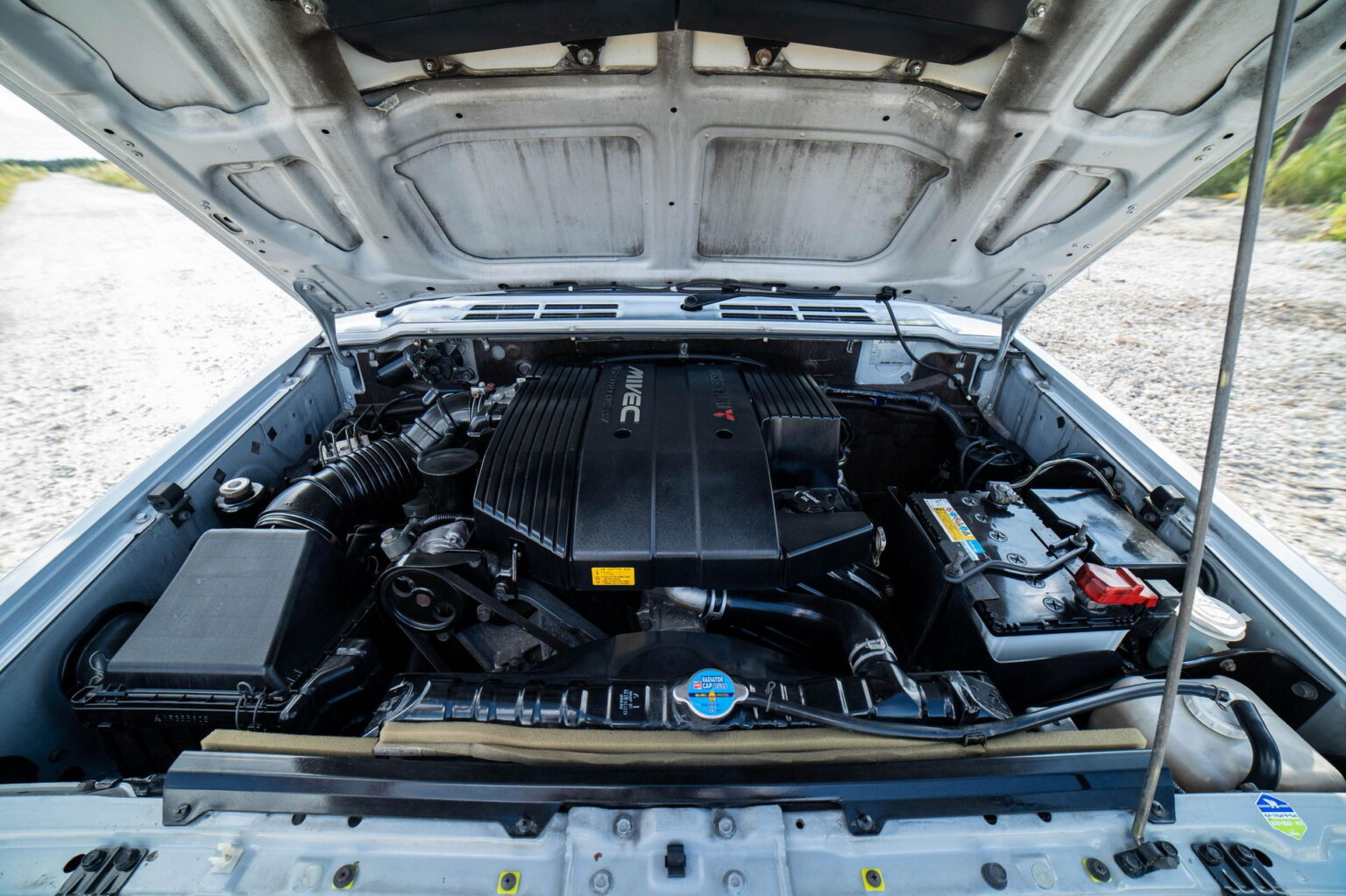 This 1-Of-500 Manual Mitsubishi Pajero Evolution Is Being Auctioned Off ...