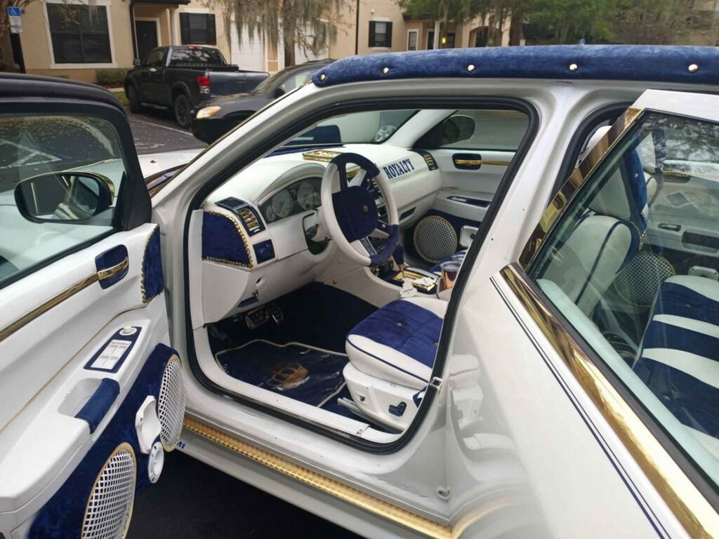 No Lowballers, This Chrysler 300C Is Royalty | Carscoops