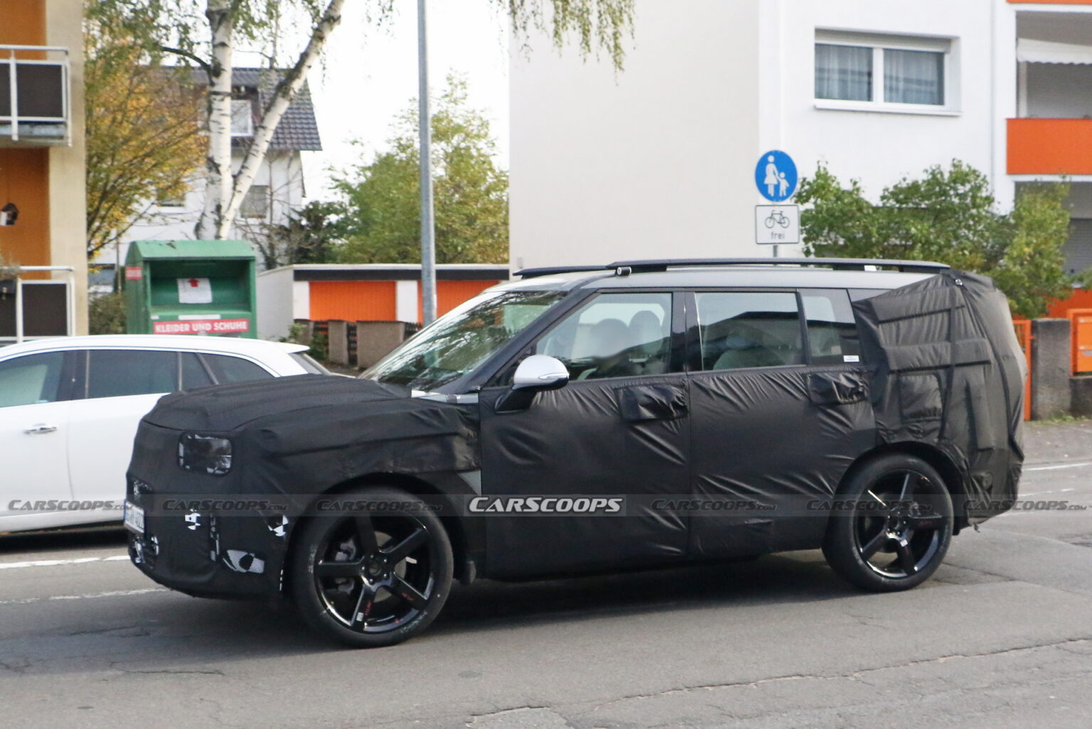 2024 Hyundai Santa Fe Caught Looking Bigger, Boxier And More…Land Rover ...