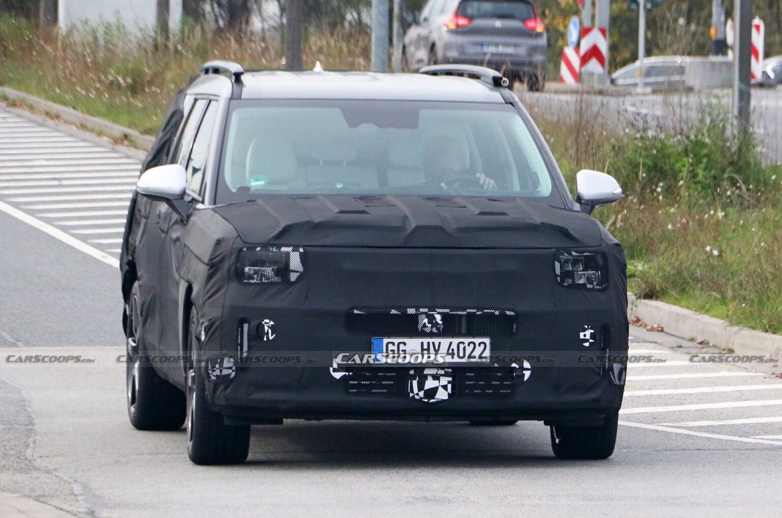 2024 Hyundai Santa Fe Caught Looking Bigger, Boxier And More…Land Rover ...