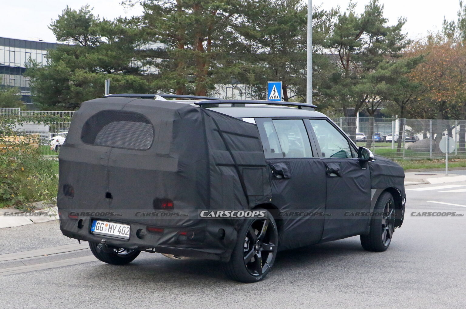 2024 Hyundai Santa Fe Caught Looking Bigger, Boxier And More…Land Rover ...