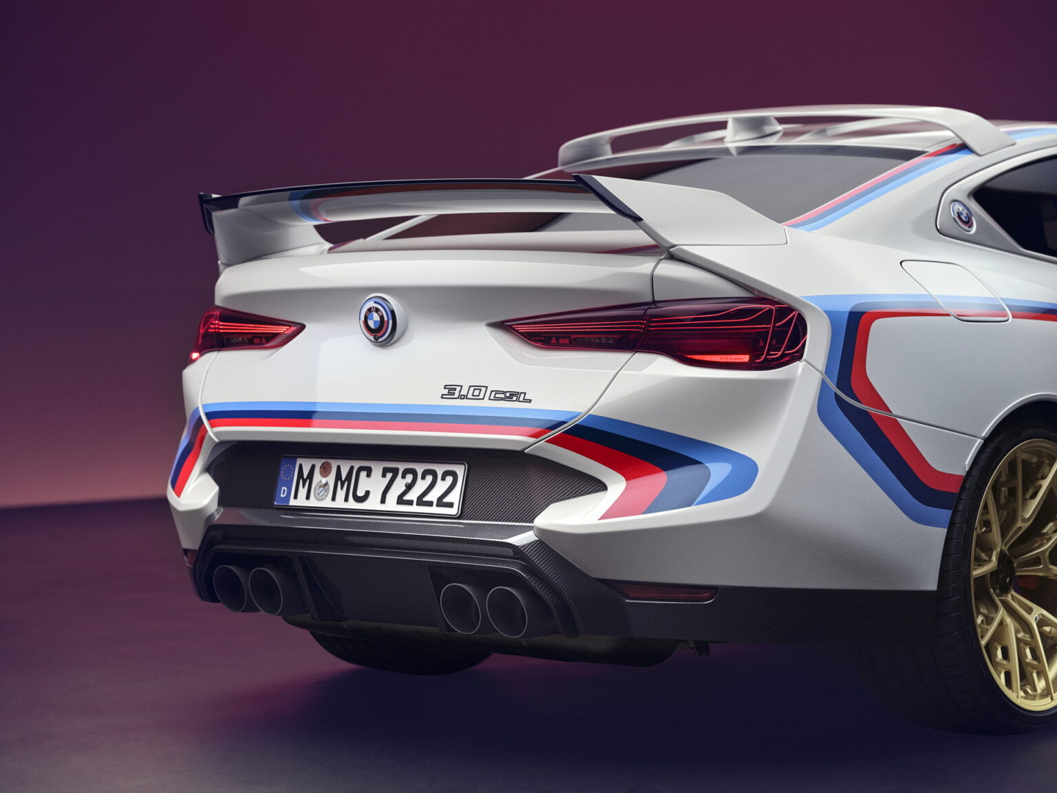 New BMW 3.0 CSL Is A Re-Bodied M4 With 553 HP And A Manual Gearbox ...