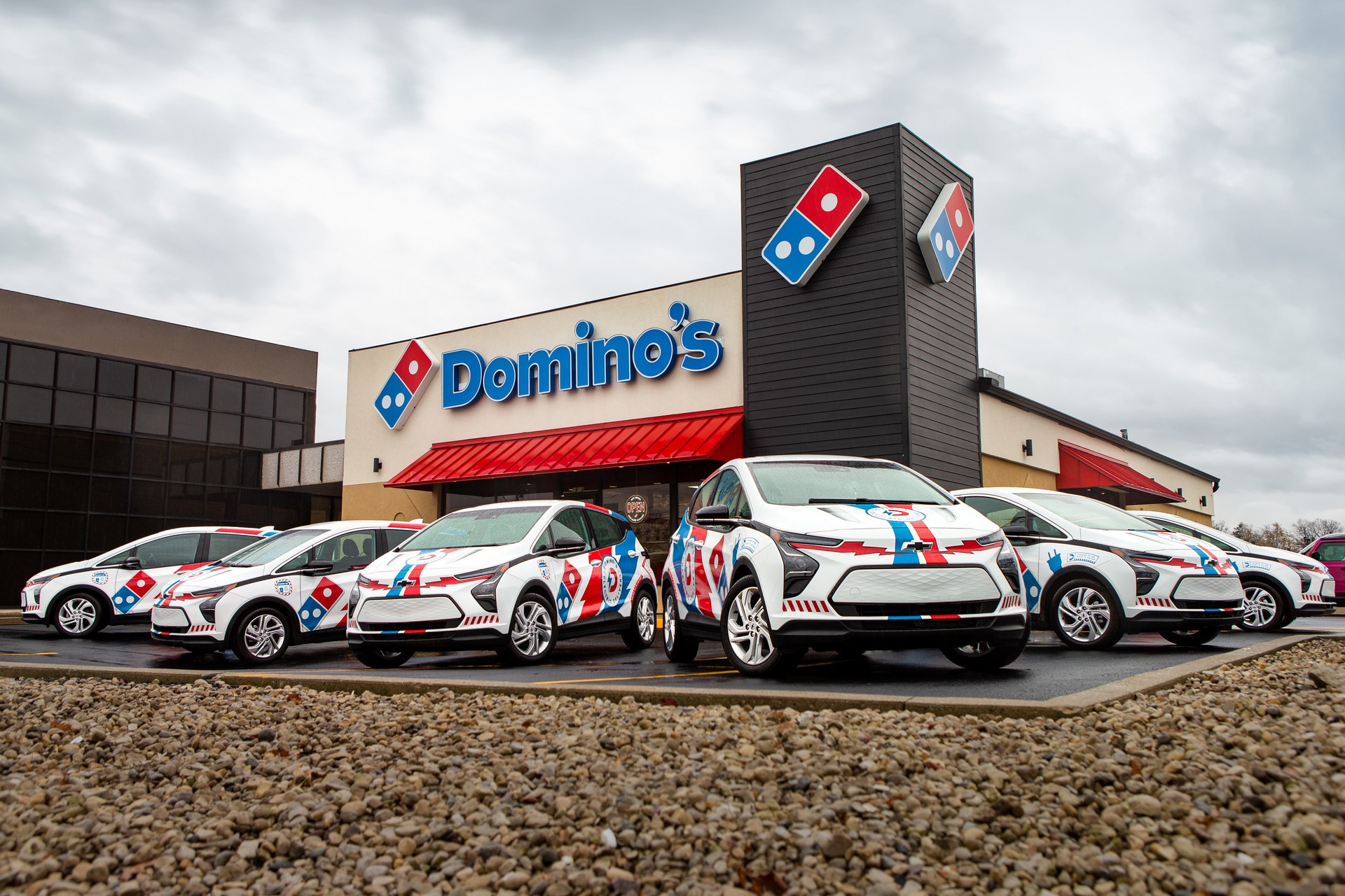 Domino’s Rolling Out Fleet Of 855 Chevy Bolt Electric Pizza Delivery ...