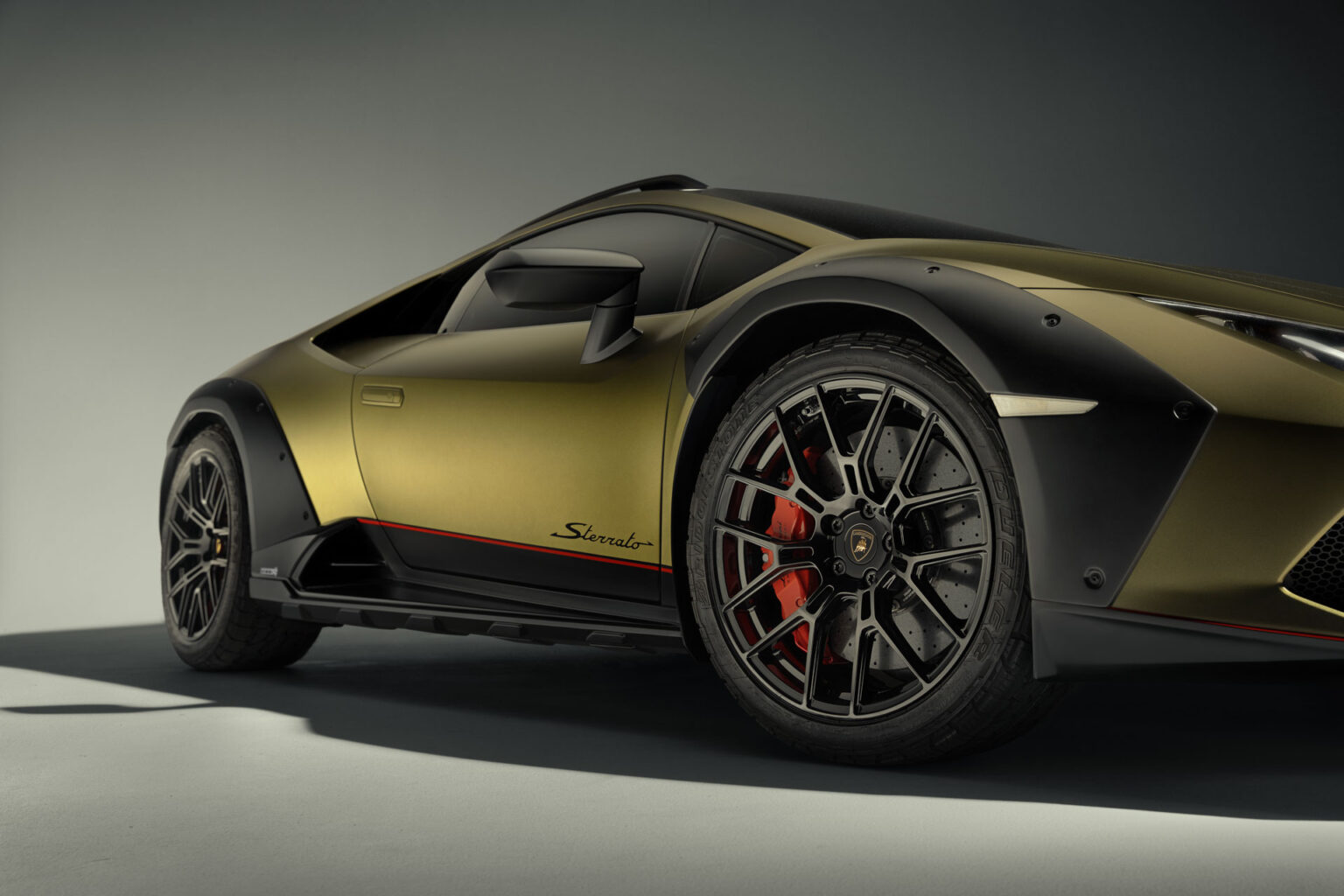 Porsche 911 Dakar Vs Lamborghini Huracan Sterrato: Who Built The Best ...