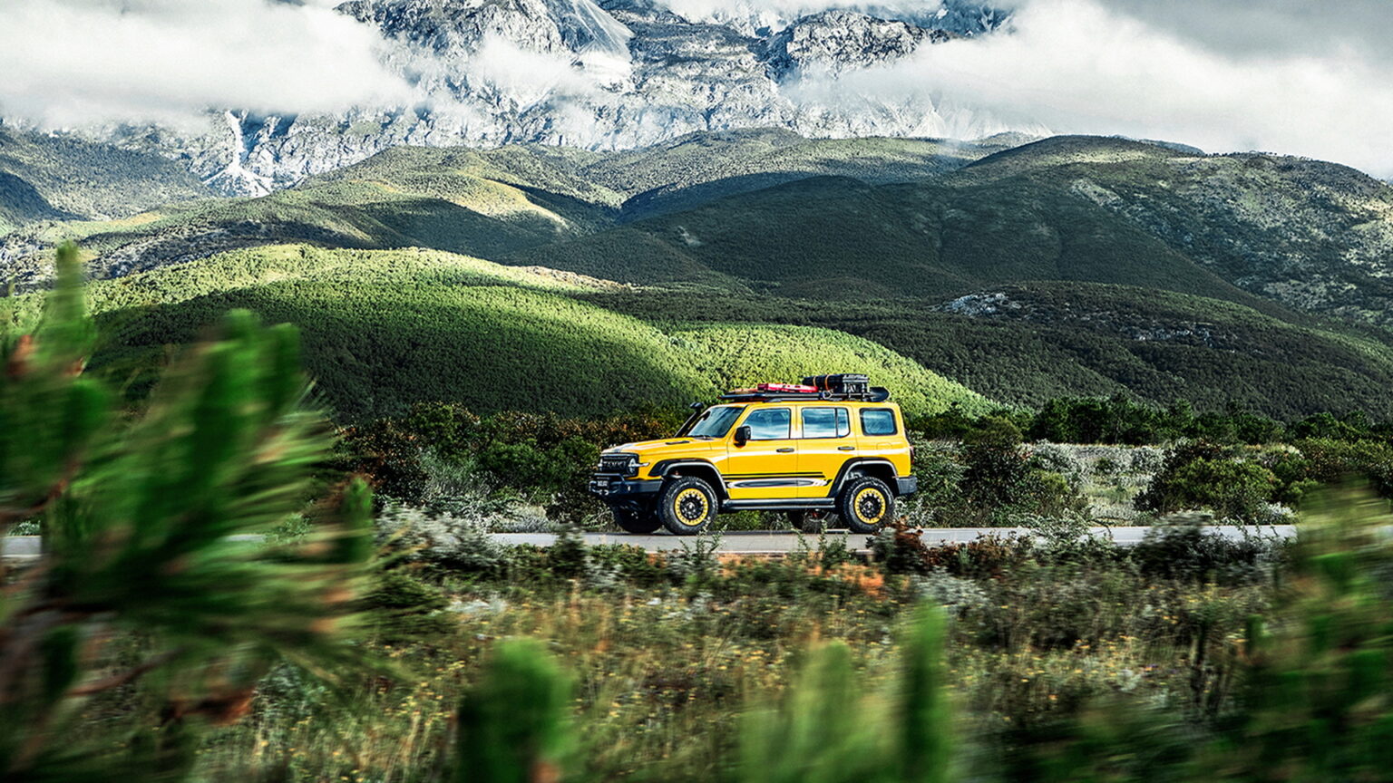 Tank 300 Frontier Edition Tastefully Combined With An Off-Road E-Bike ...