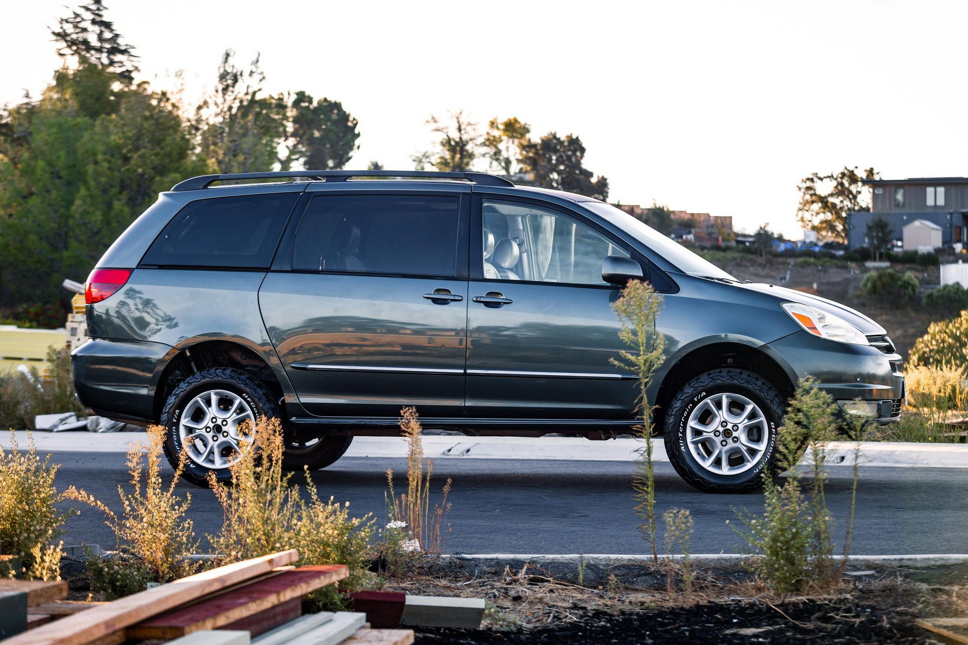 What’s A Lifted Off-Road Ready Toyota Sienna Worth To You? | Carscoops