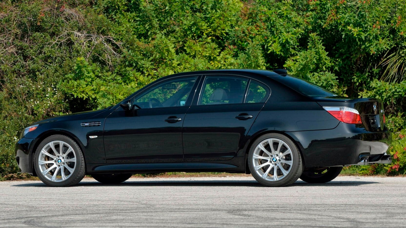 With Only 1,262 Miles, This 2006 BMW M5 Is As New As It Gets | Carscoops