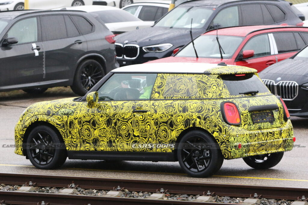 2023 MINI Cooper Facelift Spied Wearing Its Production Light Units ...