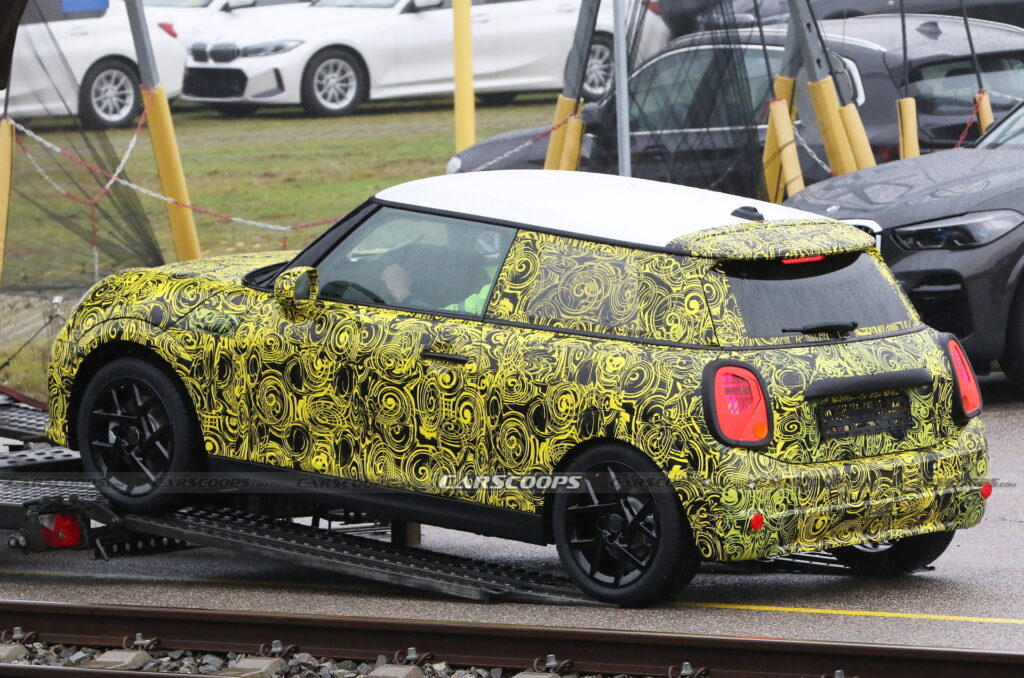2023 MINI Cooper Facelift Spied Wearing Its Production Light Units ...