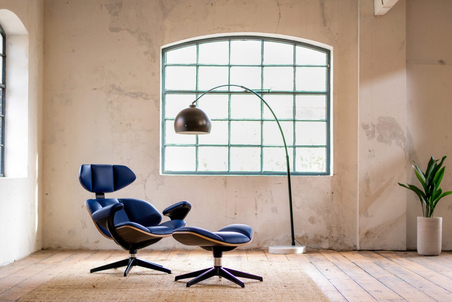 Ian Callum’s $10k Lounge Chair Is Limited To 50 Units, Features Carbon ...