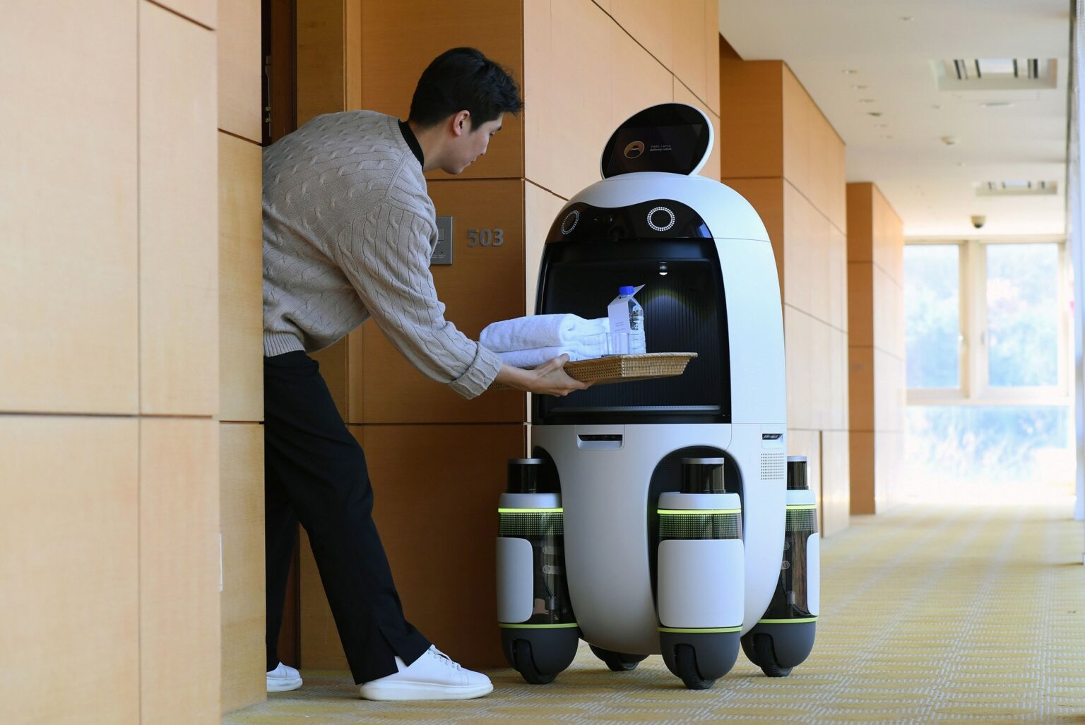 Hyundai Is Making Autonomous Deliveries In Korea With This Cute Robot ...