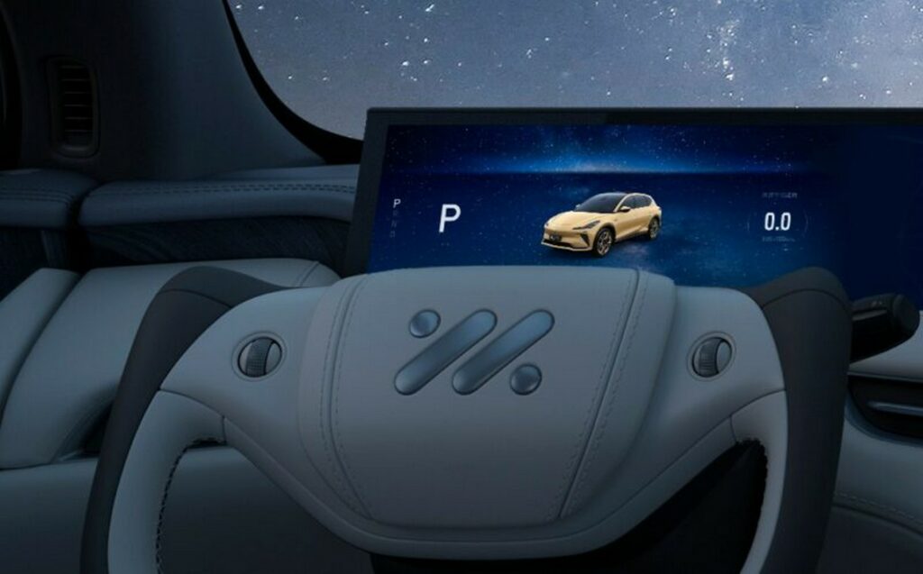 The IM LS7 Is An Electric Chinese SUV That Looks Like An Aston Martin ...