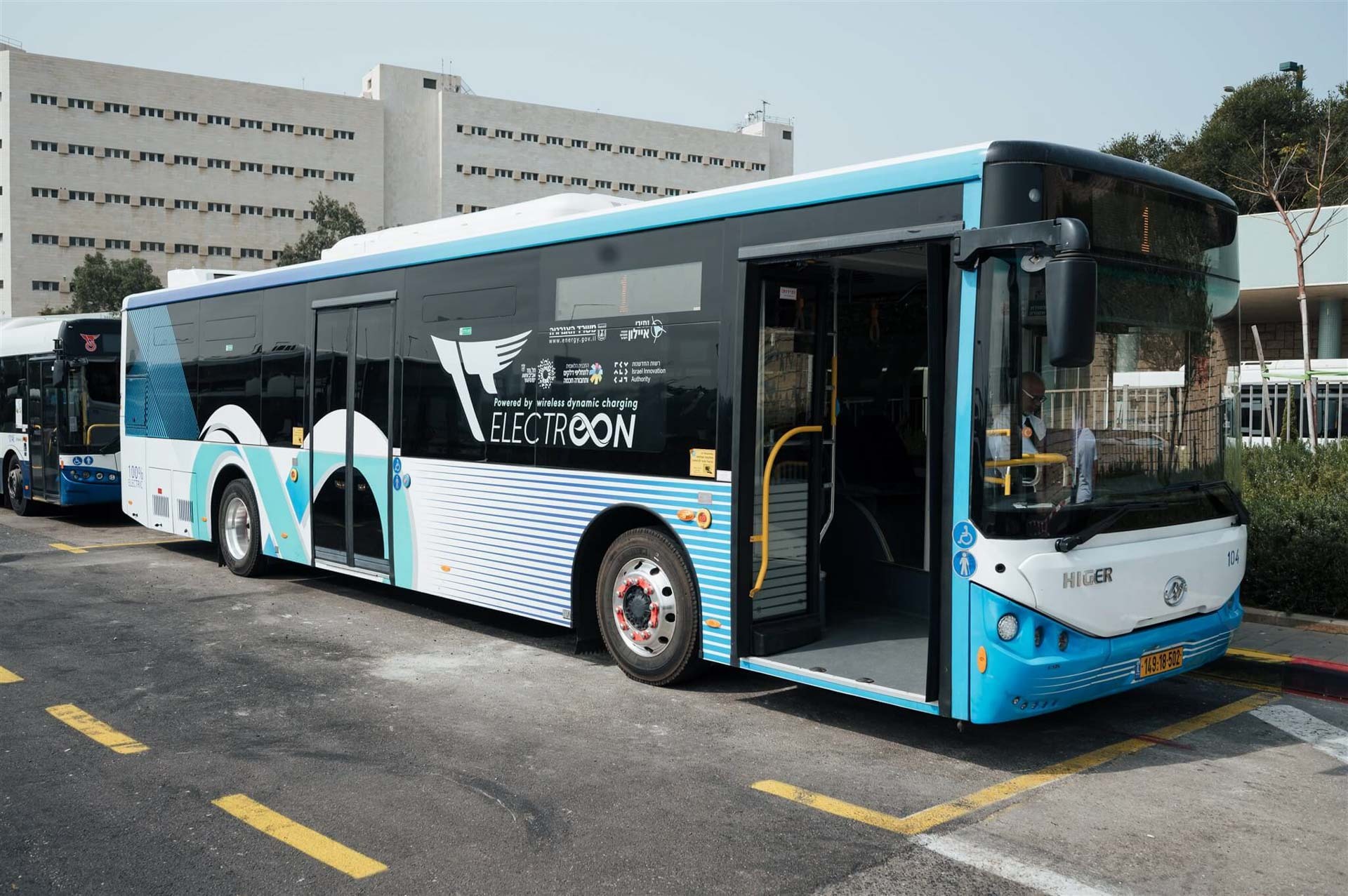 Wireless EV Charging On The Move Is Being Tested In Germany, Michigan ...