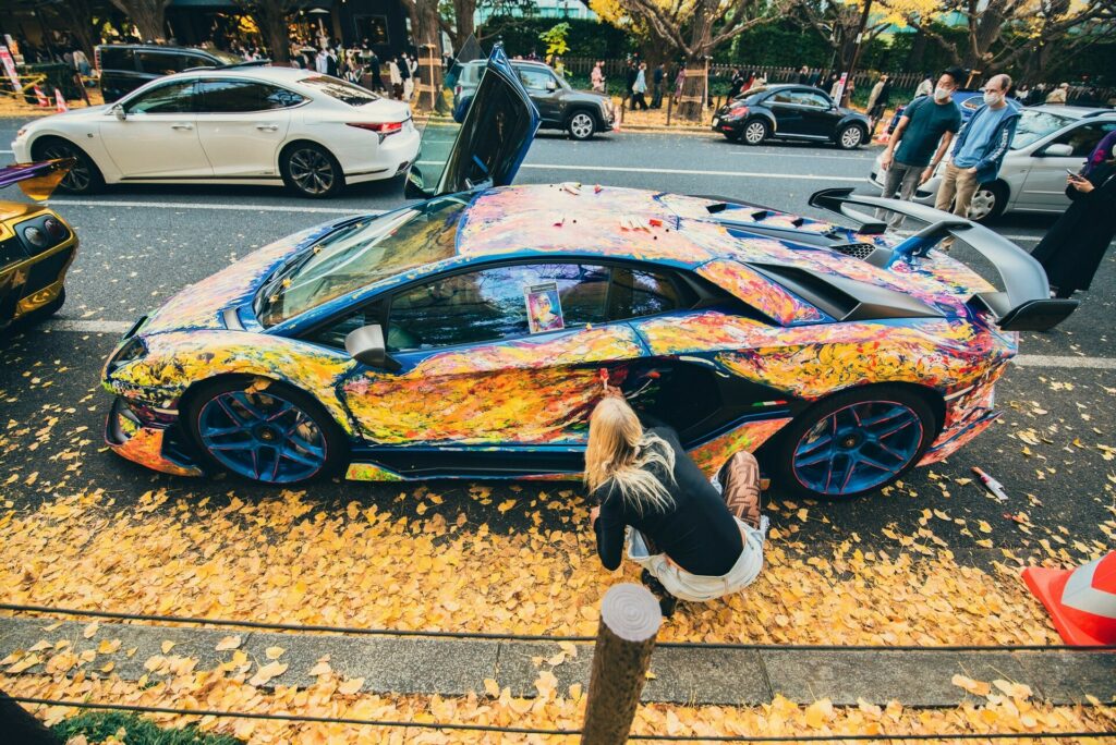Watch This Italian Artist Paint A Lamborghini Aventador SVJ On The ...