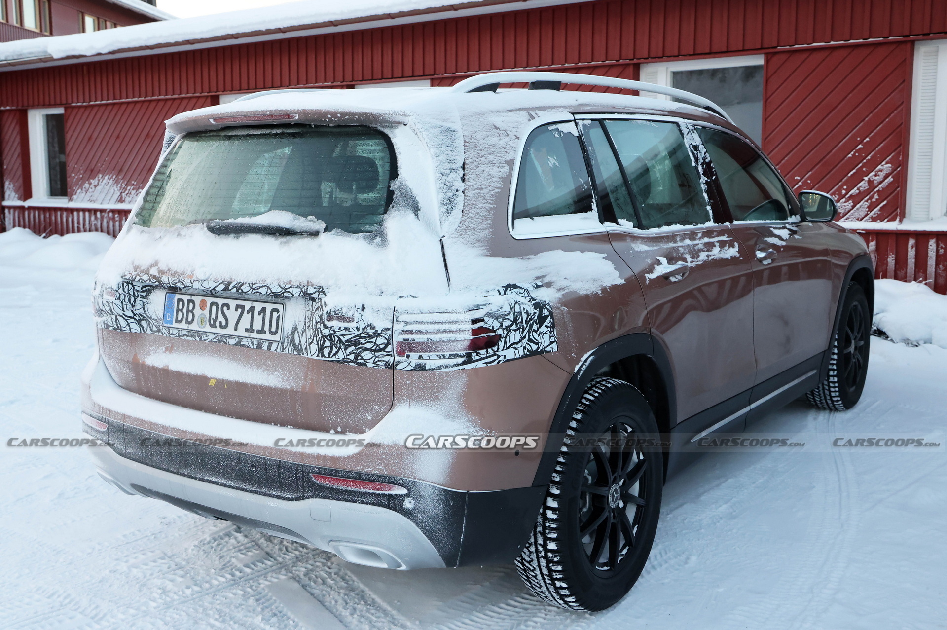 Facelifted 2024 Mercedes-Benz GLB Spied In Rose Gold With Winter Wheels ...