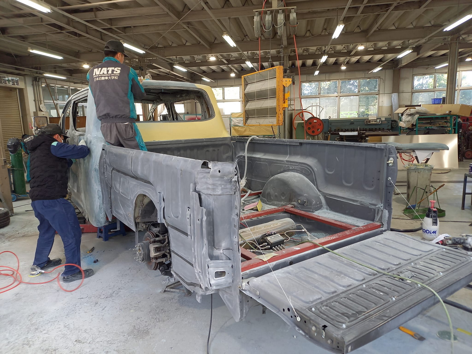 Toyota Alphard Minivan Converted Into A Dually Pickup For Tokyo | Carscoops