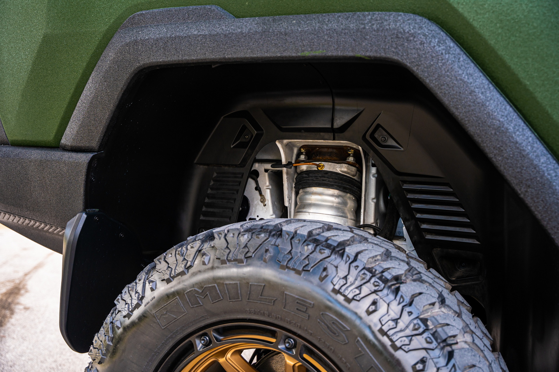Kevlar-Coated GMC Hummer EV Is An Absolute Tank Of A Truck | Carscoops