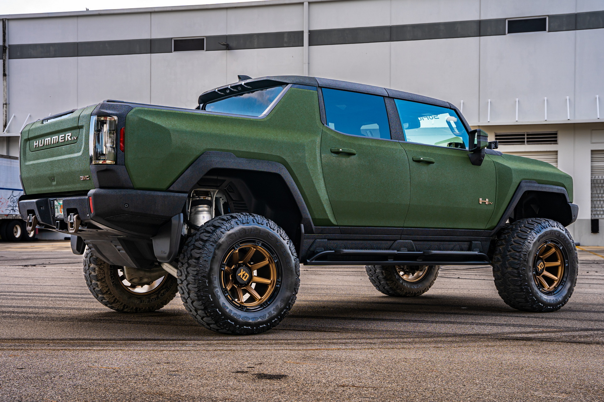 Kevlar-Coated GMC Hummer EV Is An Absolute Tank Of A Truck | Carscoops