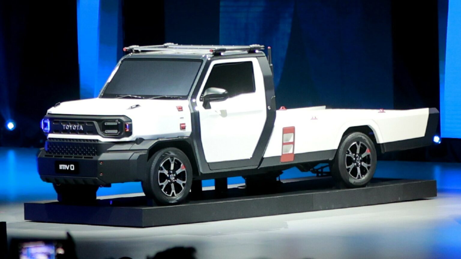 Toyota IMV 0 Concept Previews A Multipurpose Pickup For Production ...