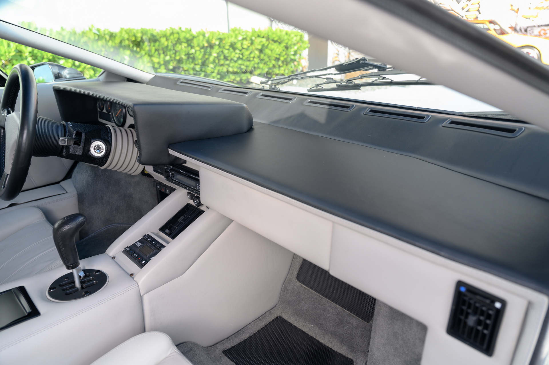 Time Capsule 1990 Lamborghini Countach Has Just 155 Miles Since New ...