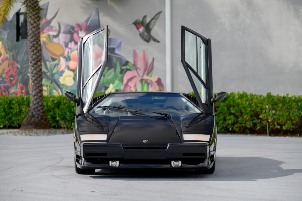 Time Capsule 1990 Lamborghini Countach Has Just 155 Miles Since New ...