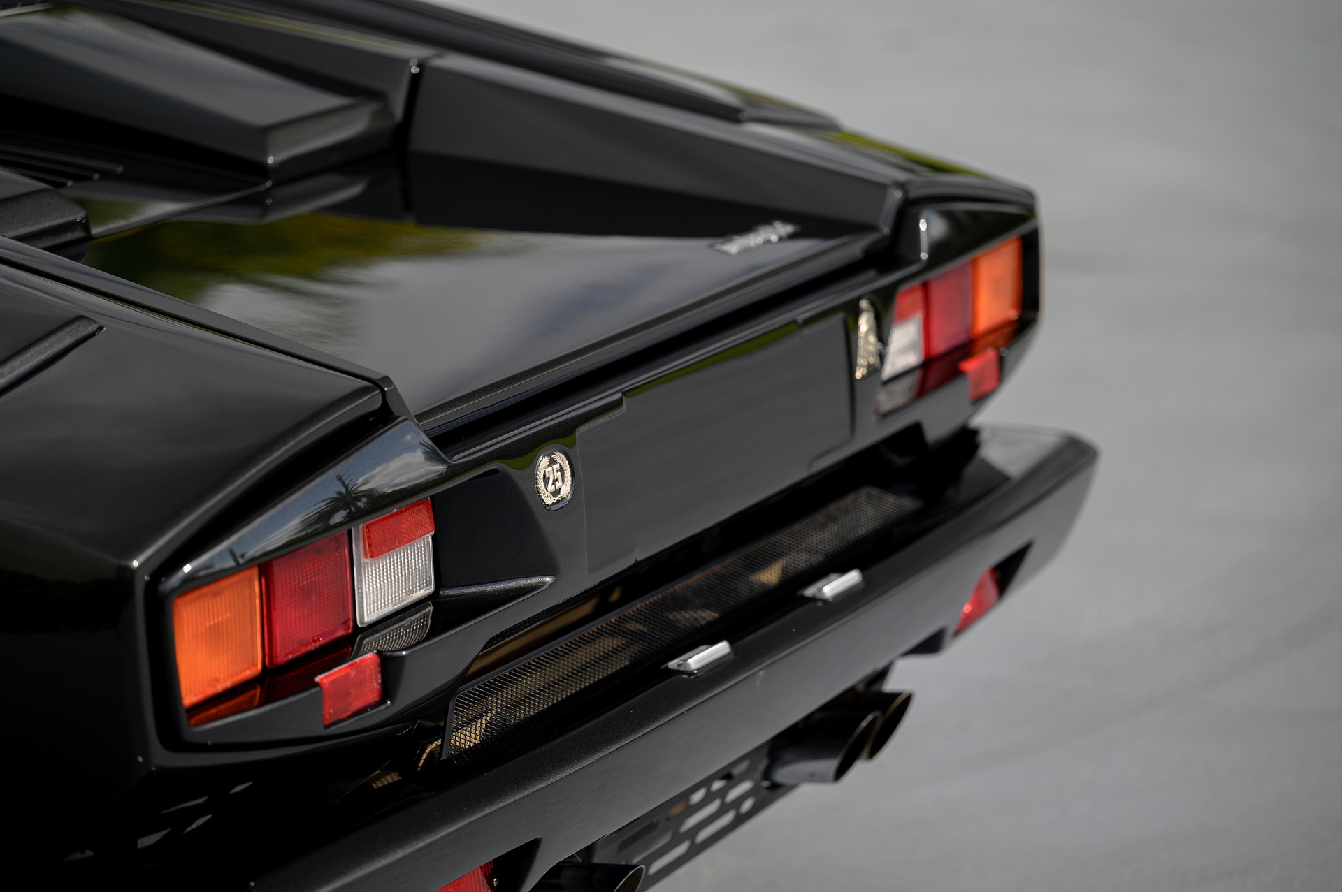 Time Capsule 1990 Lamborghini Countach Has Just 155 Miles Since New ...
