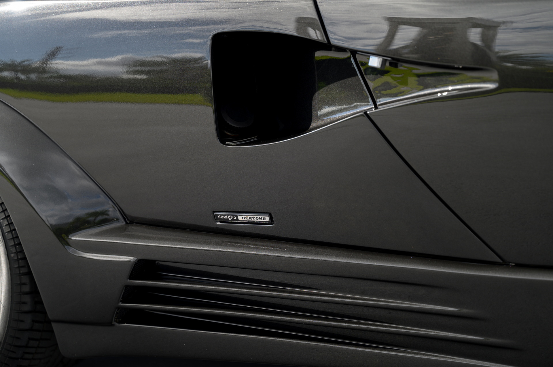 Time Capsule 1990 Lamborghini Countach Has Just 155 Miles Since New ...