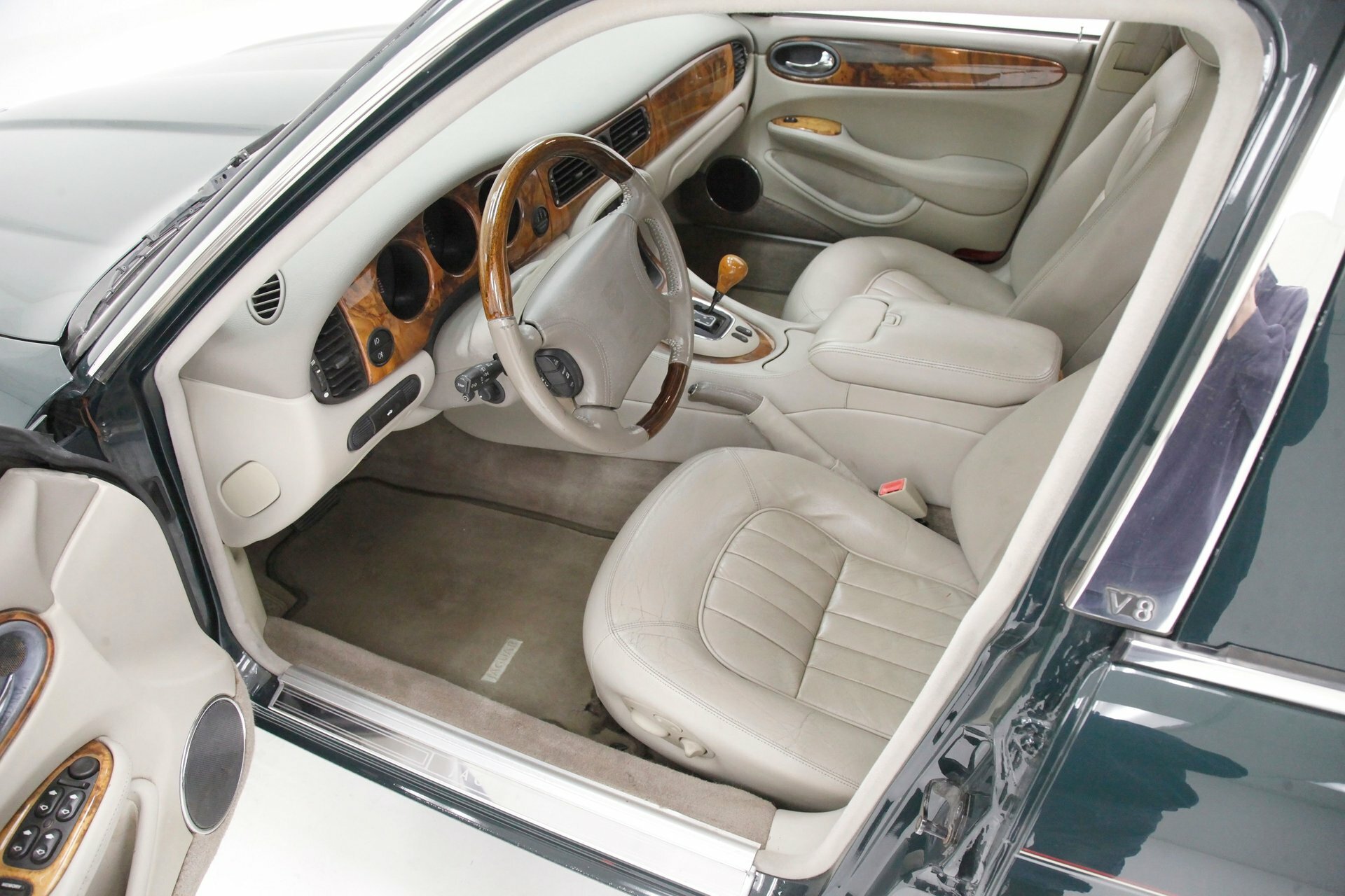 For $29,000, Would You Pickup This Jaguar XJ8 Ute Conversion? | Carscoops