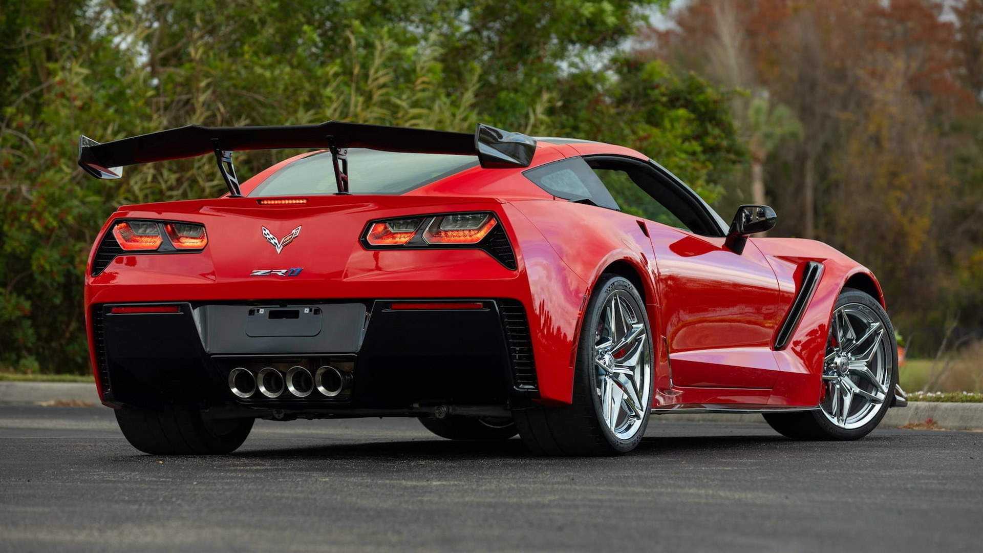 This C7 Corvette ZR1 With A One-Of-One Color Combo Is Red Hot | Carscoops
