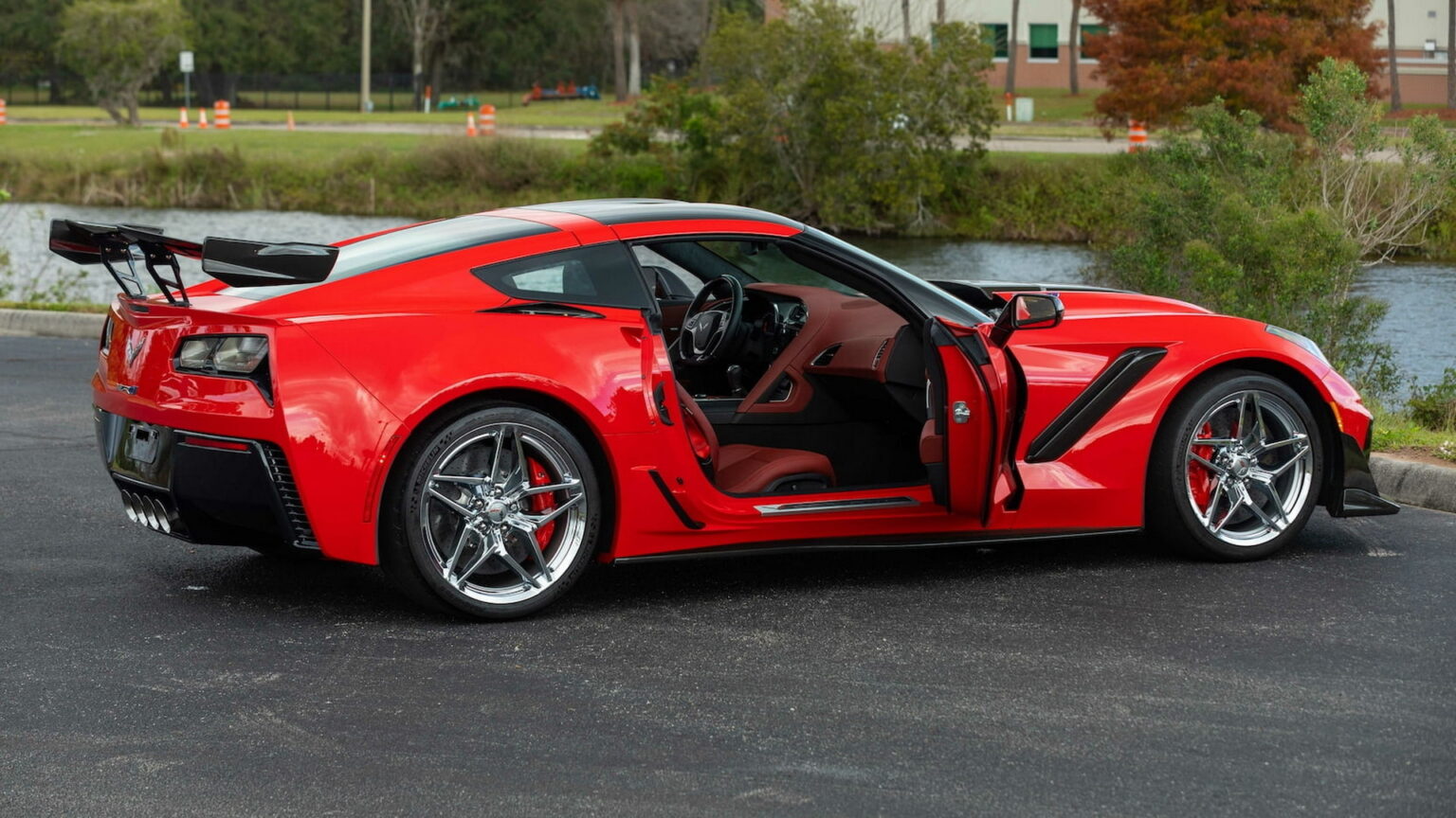 This C7 Corvette ZR1 With A One-Of-One Color Combo Is Red Hot | Carscoops