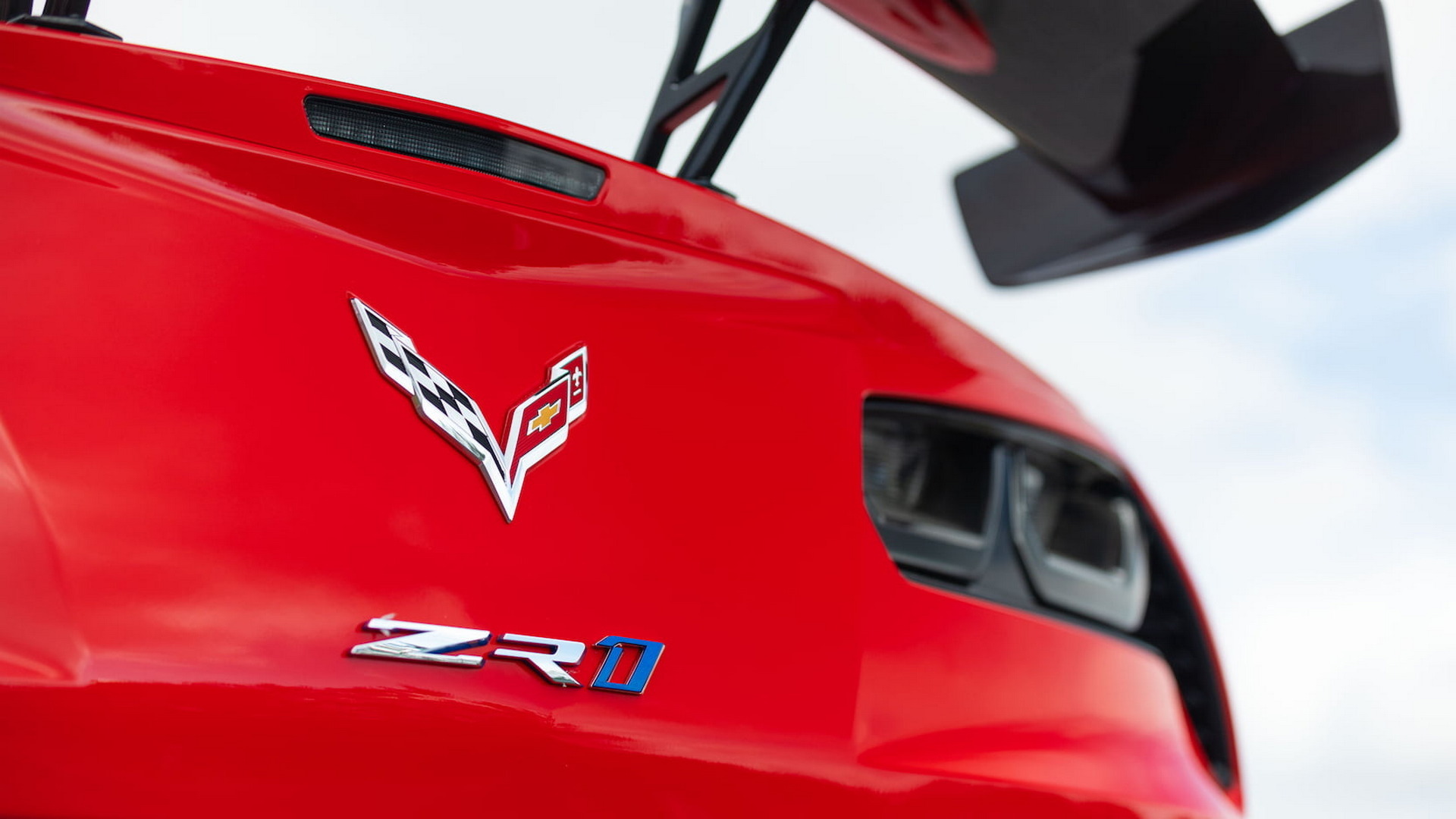 This C7 Corvette ZR1 With A One-Of-One Color Combo Is Red Hot | Carscoops
