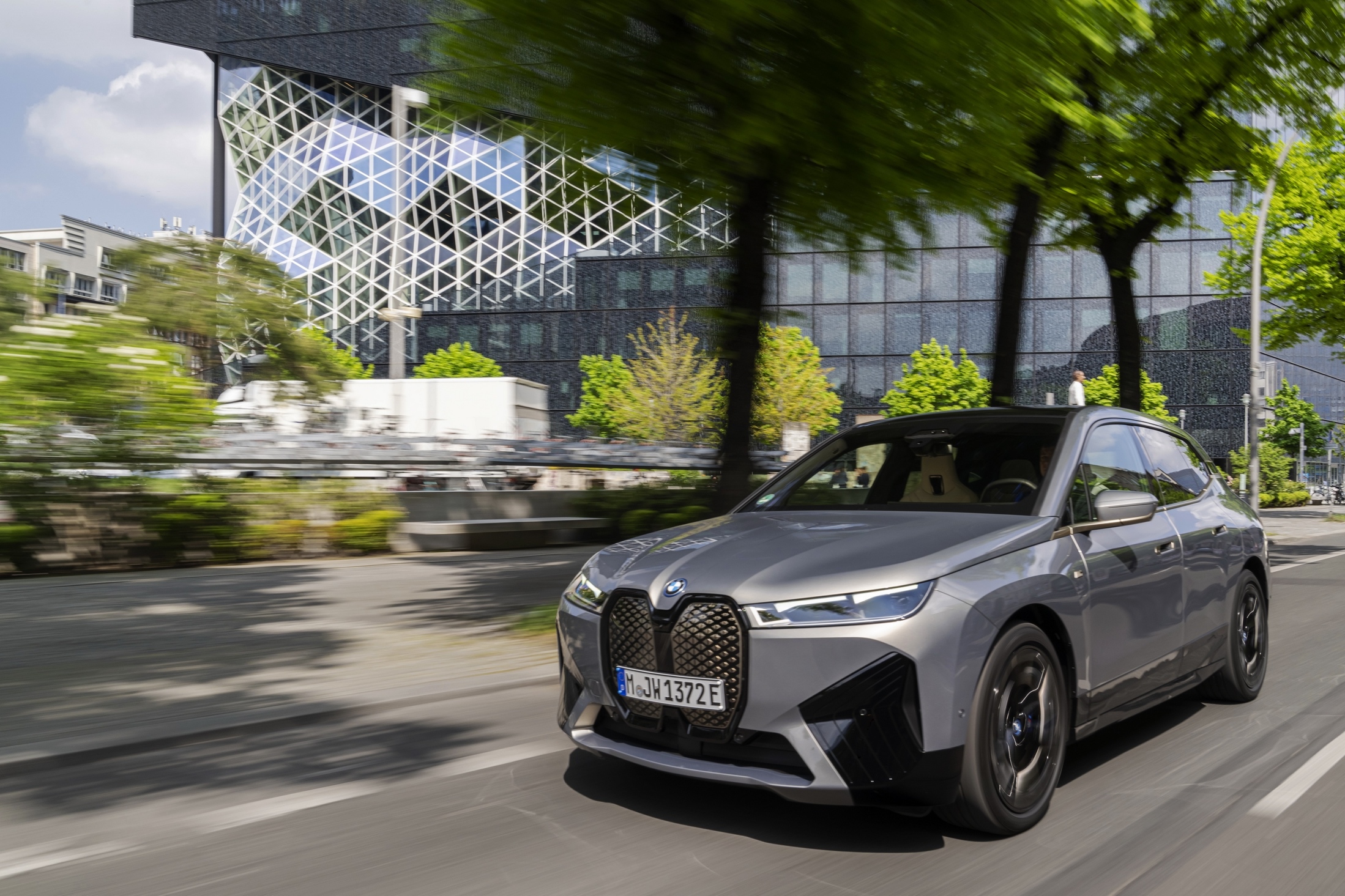 BMW’s US 2023 Spring Update Brings Curved Display And Remote Parking To ...