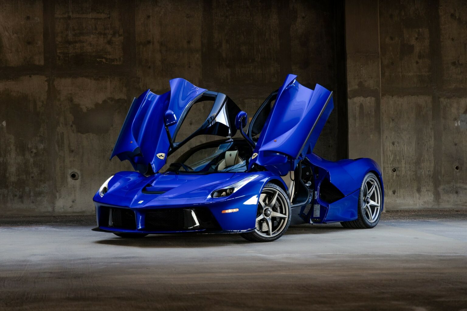This Is The Only Ferrari LaFerrari Finished In Blue Elettrico Over A ...