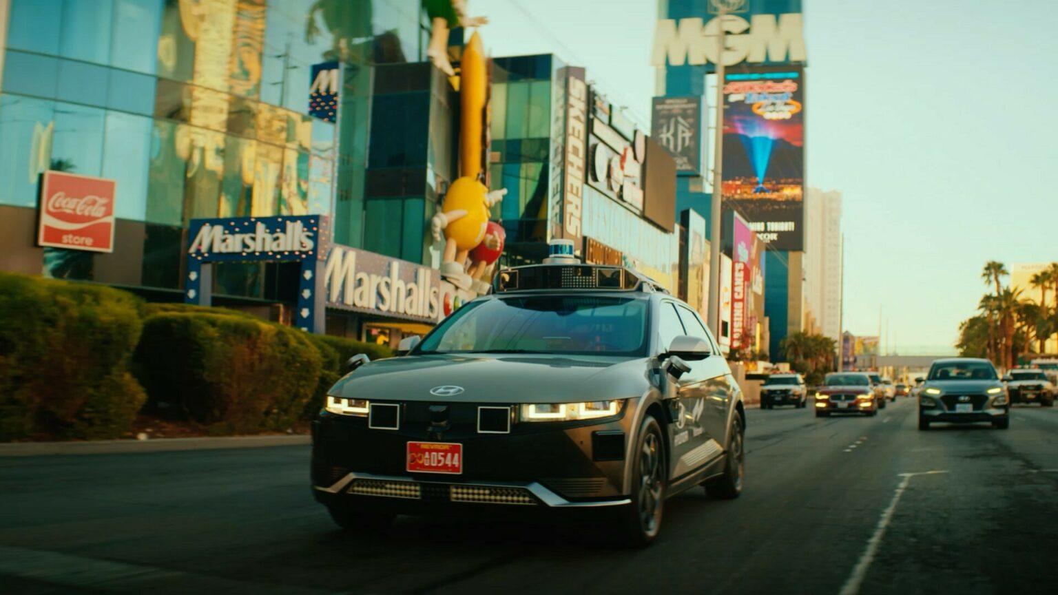 See How Motional’s Autonomous Hyundai Ioniq 5 Robotaxi Safely Drives In ...