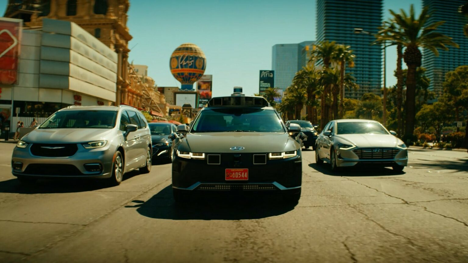 See How Motional’s Autonomous Hyundai Ioniq 5 Robotaxi Safely Drives In ...
