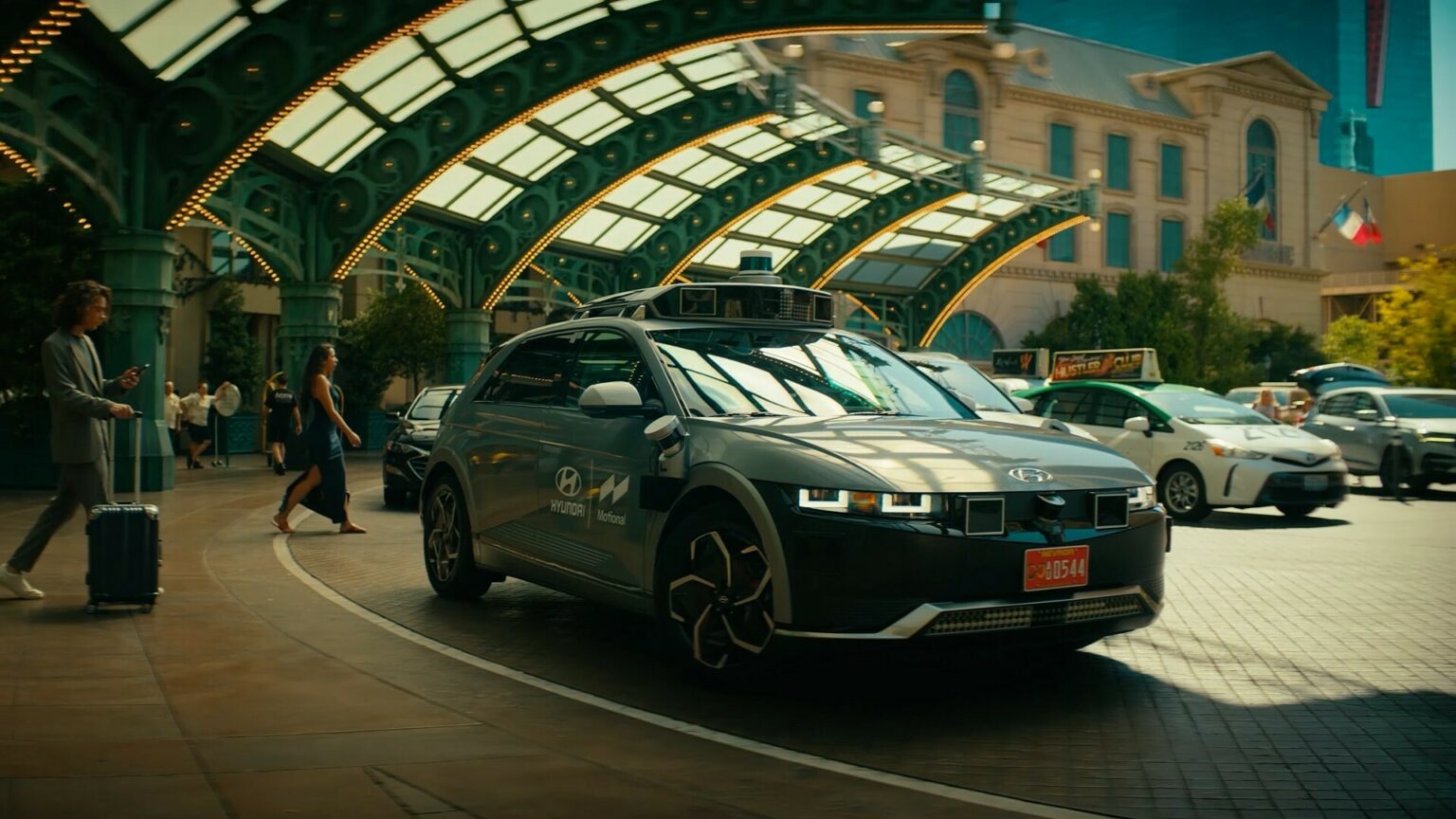 See How Motional’s Autonomous Hyundai Ioniq 5 Robotaxi Safely Drives In ...