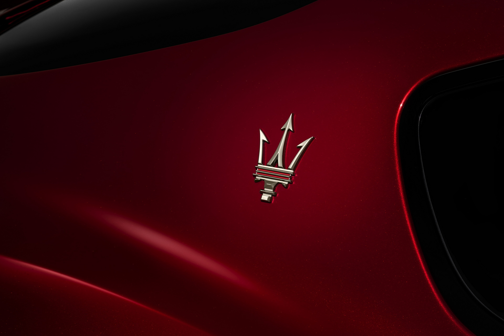 Leather Texture Logo Maserati Maserati GranTurismo Trofeo: The UK's
