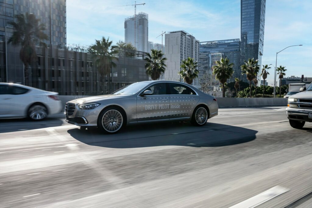 Mercedes Becomes First Brand To Offer Level 3 Autonomous Driving In USA ...