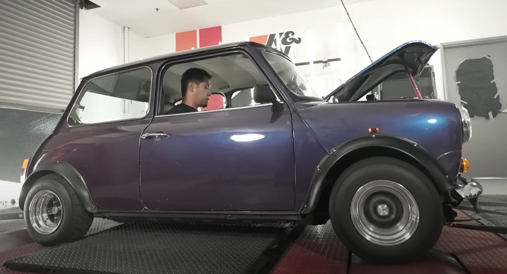 How Could You Not Want A Classic Mini That’s Honda Powered? | Carscoops
