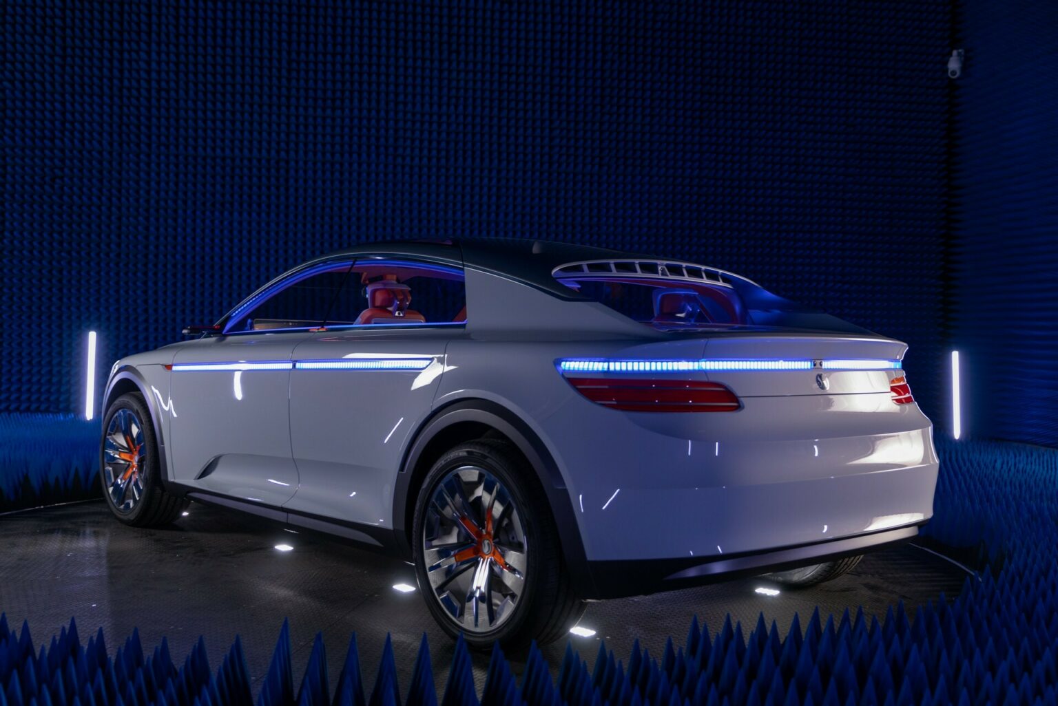 Qualcomm Snapdragon Digital Chassis Concept Debuts With 55-Inch Display ...