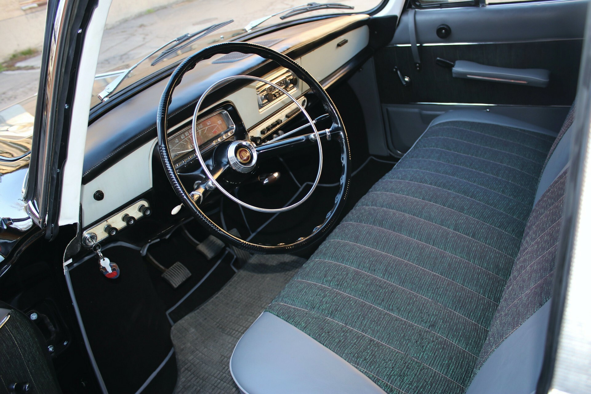 The Tatra 603-2 Is A Premium Sedan That You’ve Never Heard Of | Carscoops