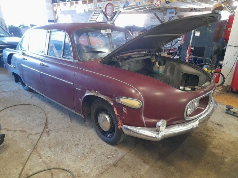 The Tatra 603-2 Is A Premium Sedan That You’ve Never Heard Of | Carscoops