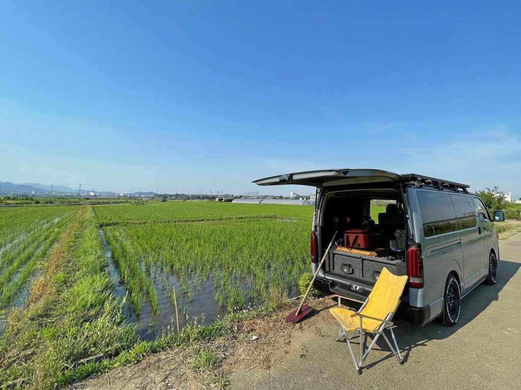 Toyota Hiace Reverse Restomod By FlexDream Makes Us Want To Move To ...