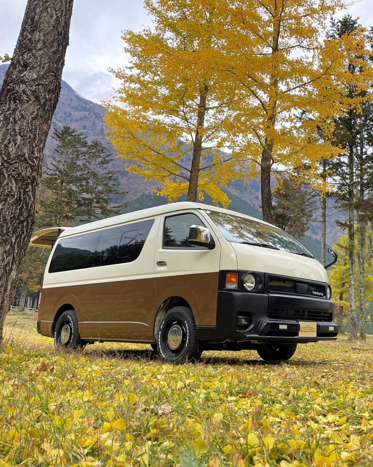 Toyota Hiace Reverse Restomod By FlexDream Makes Us Want To Move To ...