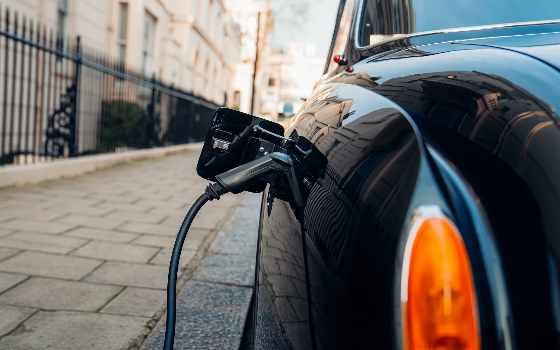 Electrified 1961 Bentley S2 Continental Claimed To Be Rarest Conversion ...